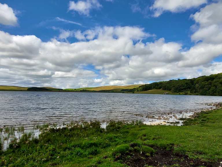Malham Tarn & Malham Cove lus — Yorkshire Dales National Park ...