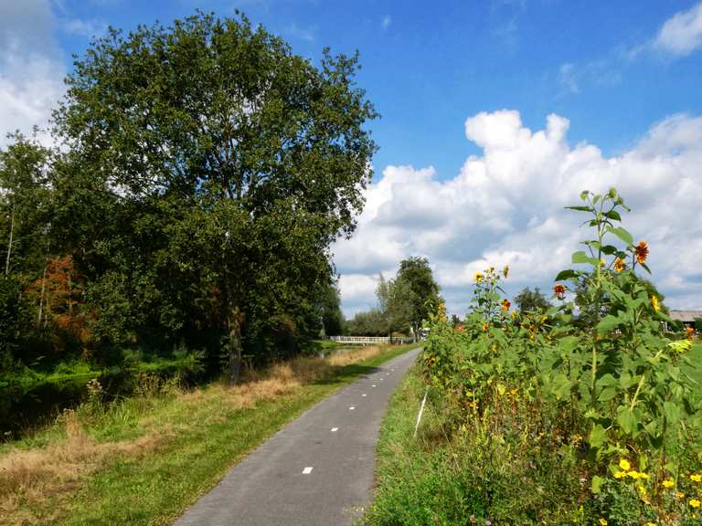 Smal fietspad (Jaagpad) langs het water - Road Cycle Routes and Map ...