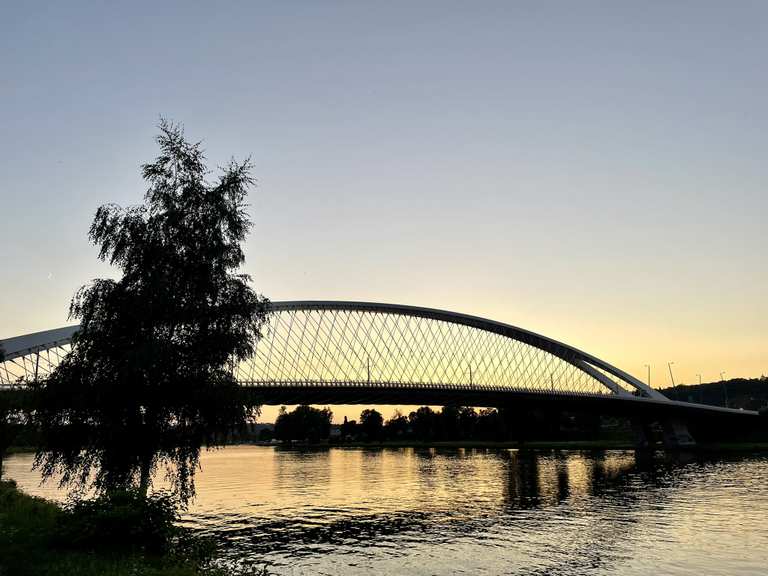 Troja-Brücke (Trojský most) - Gesamtlänge: 262 m: Mountainbike-Touren ...