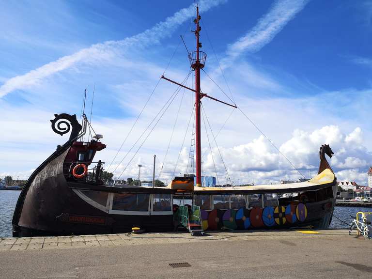 Wikinger-Schiff im Hafen Wladyslawowo: Mountainbike-Touren und -Trails ...