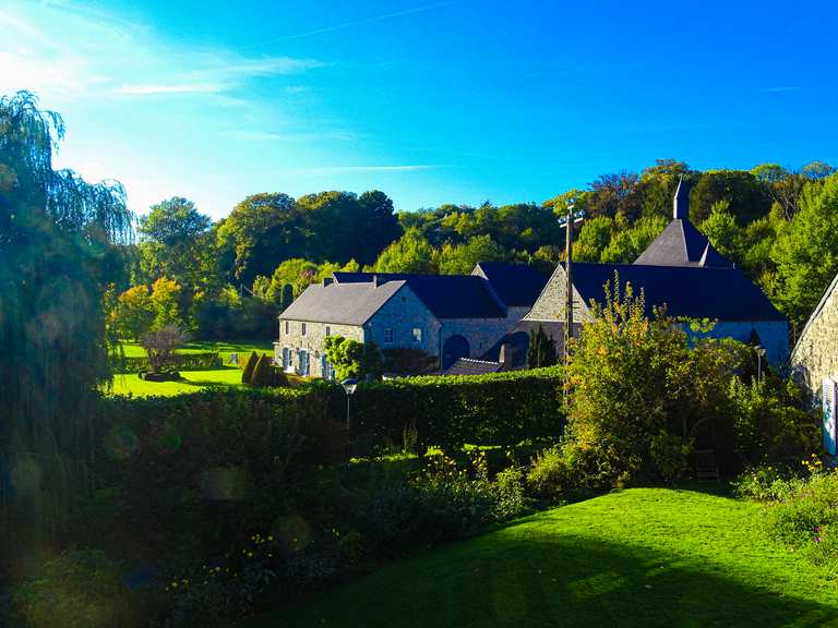 Centre du village de Mozet - Itinéraires de rando et marche | Komoot