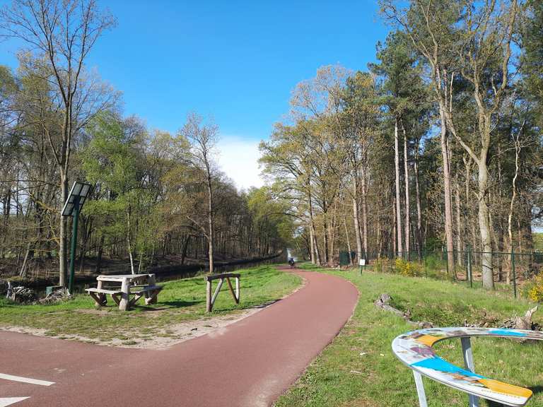 Mooi fietspad langs het water fietsroutes en kaart | Komoot