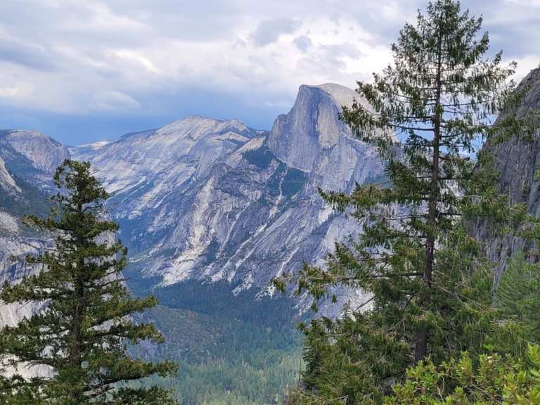 Union Point (Four Mile sentiero invernale) dalla fermata navetta n°11 della valle -- Yosemite ...