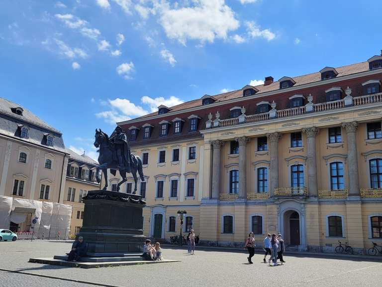 Platz der Demokratie und Carl‑August‑Denkmal – Wander- & Radrouten | Komoot