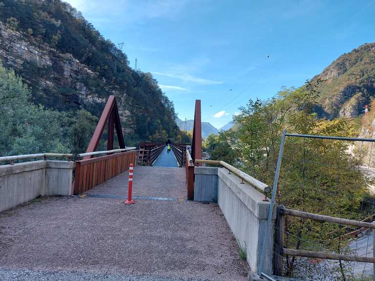 Radweg auf der Pontebbana-Bahnstrecke an der Ponte Peraria : percorsi ...