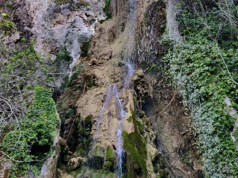 Kremiotis Wasserfall: Wanderungen und Rundwege | komoot