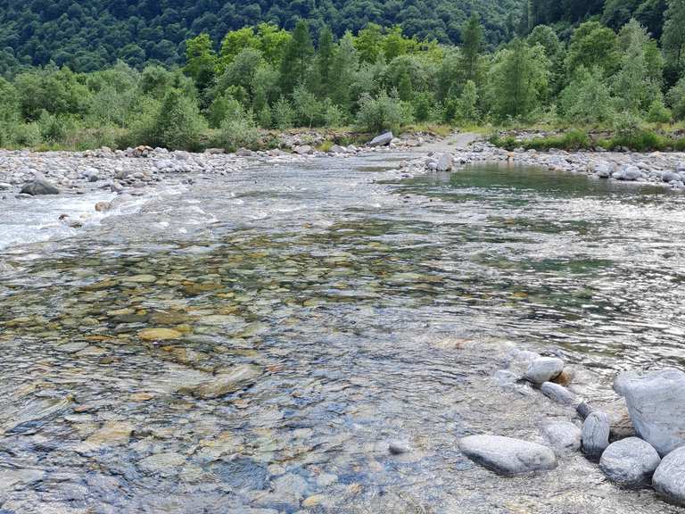 Furt durch den Fluss: Wanderungen und Rundwege | komoot
