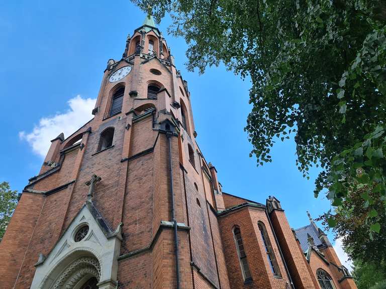 Ehrenmal Reinsdorf und Kirche wandelroutes en hikes | Komoot