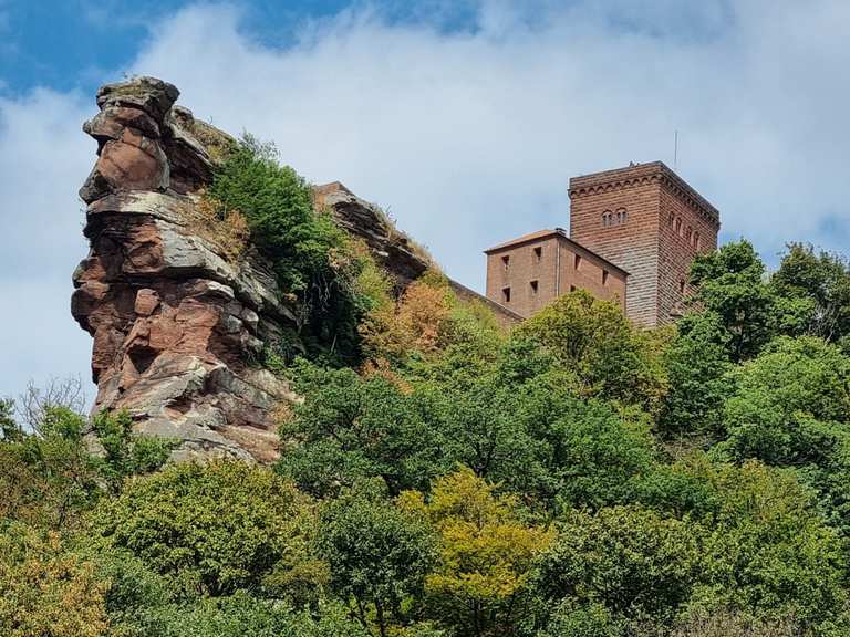 Blick auf die Burg Trifels – Sicht auf Burg Trifels Runde von Annweiler ...
