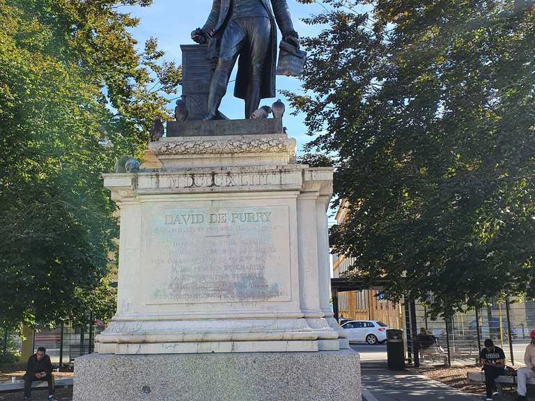 Place Pury mit Denkmal von David de Pury: Wanderungen und Rundwege | komoot
