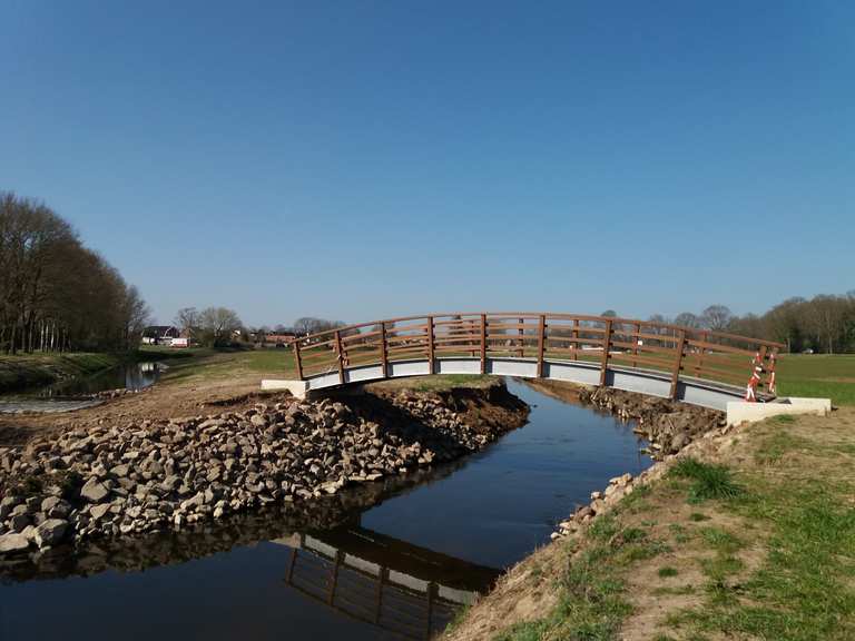 Schöner Waldweg – Nette Brücke über der Dinkel Rondje vanuit Gronau ...