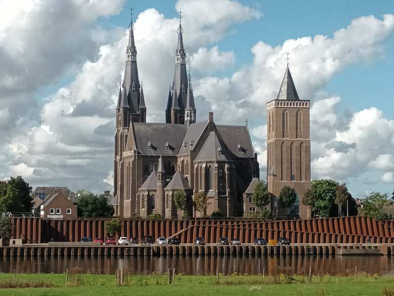 Zicht op Cuijk van de andere Maasoever fietsroutes en kaart | Komoot