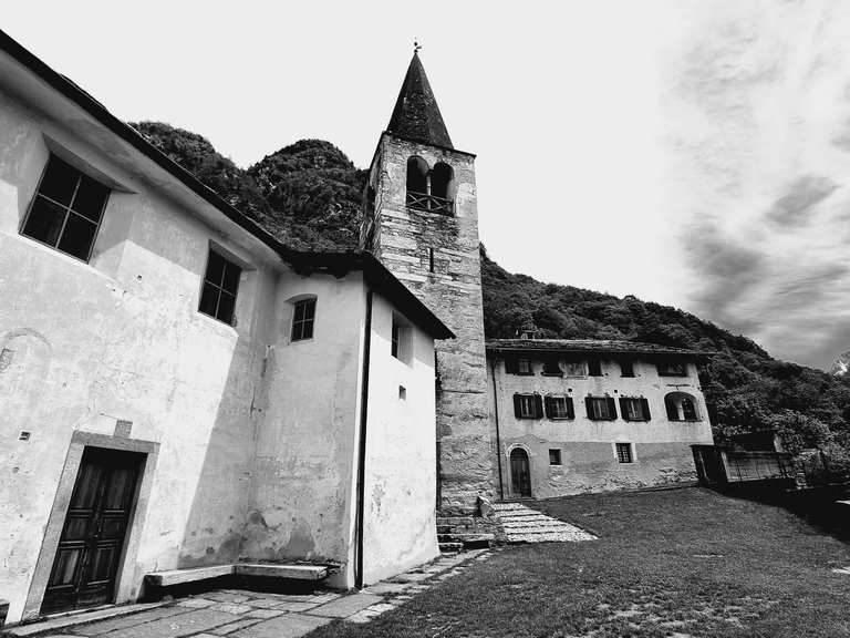 Tour delle cascate dell'Acqua Fraggia e la frazione di Savogno ...