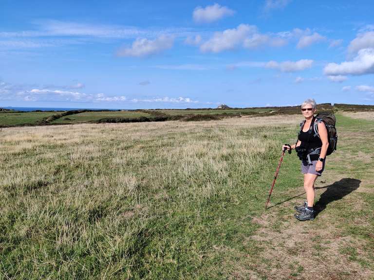 Lizard Peninsula loop to Kynance Cove, Church Cove and the Lizard Point ...
