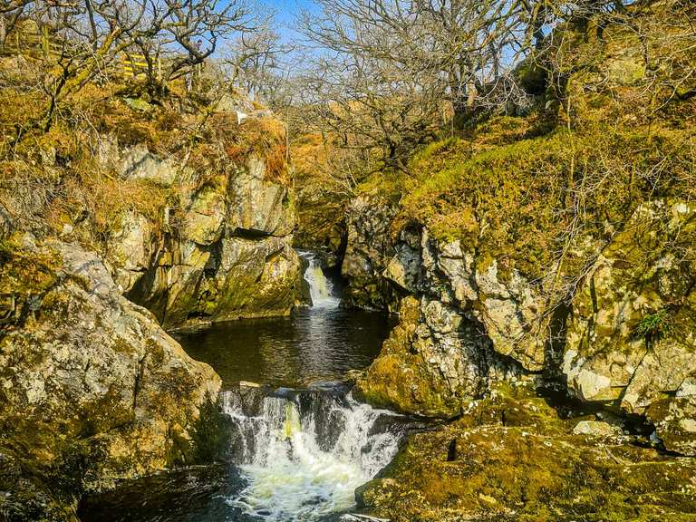 Five waterfalls loop from Ingleton — Yorkshire Dales National Park ...