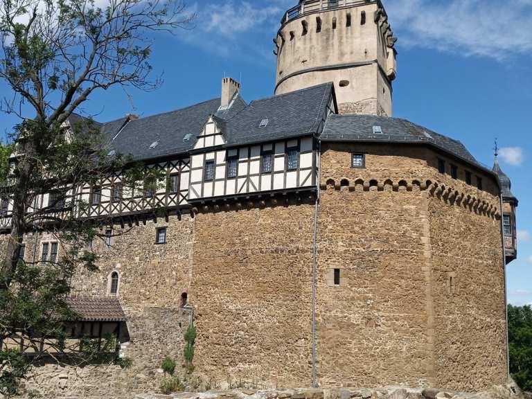 Blick auf die Burg : Wanderungen und Rundwege | komoot
