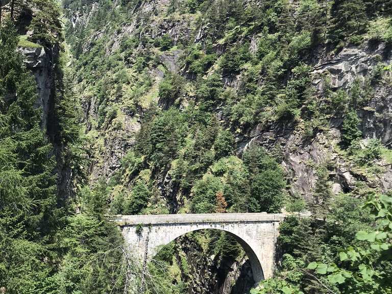 Ancien sentier muletier de Varzo à Trasquera via Ponte del Diavolo ...