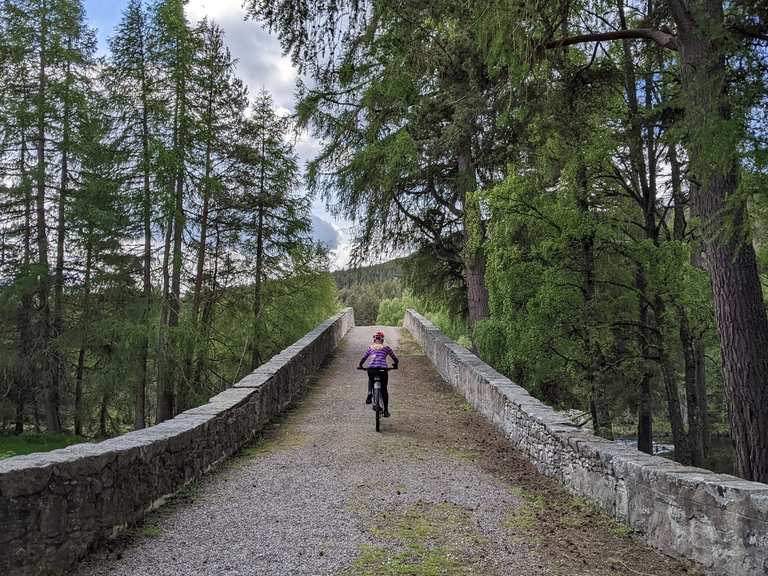 Braemar, River Dee and Invercauld bridge loop – Cairngorms National ...