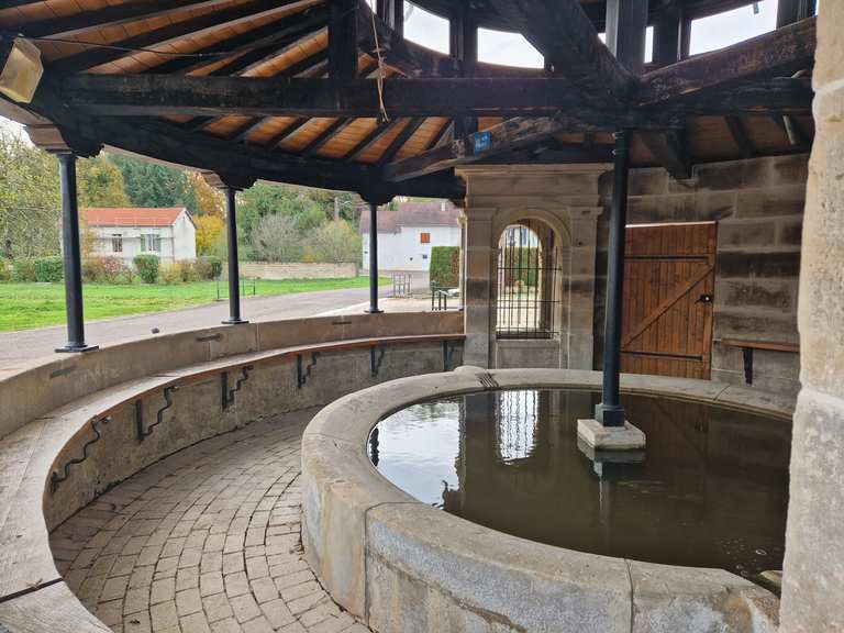 Fontaine-Lavoir circulaire: Wanderungen und Rundwege | komoot