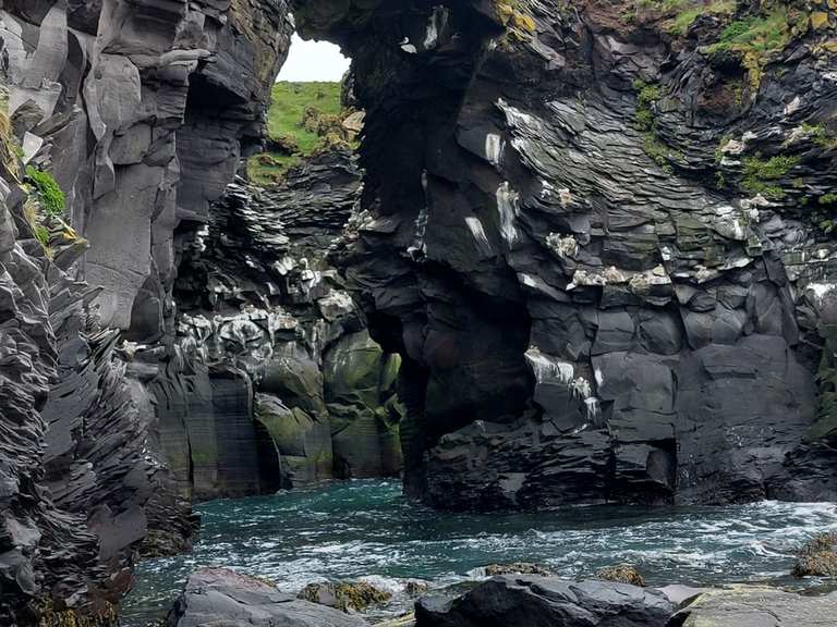 Gatklettur („Hellnar Arch“) – Midgja Itinerario ad anello da Ólafsvík ...
