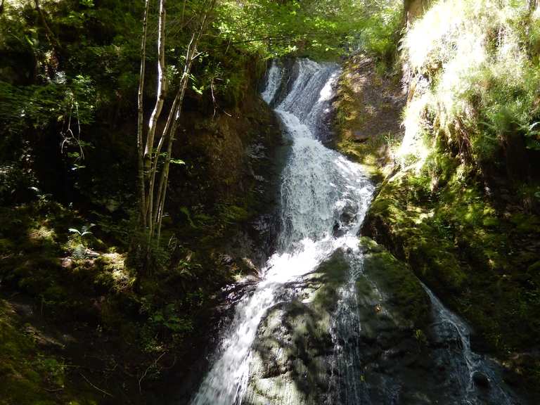 Le rocher de Saint-Curial et La Grotte des Anglais – boucle depuis Vic ...