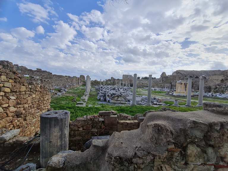 Side - Römisches Theater in der Altstadt: Wanderungen und Rundwege | komoot