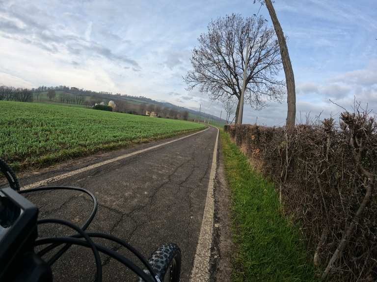 The crossroads of the Madonnina – Castello di Viano loop from Due ...