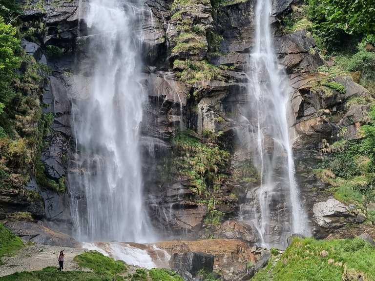 Tour delle cascate dell'Acqua Fraggia e la frazione di Savogno ...