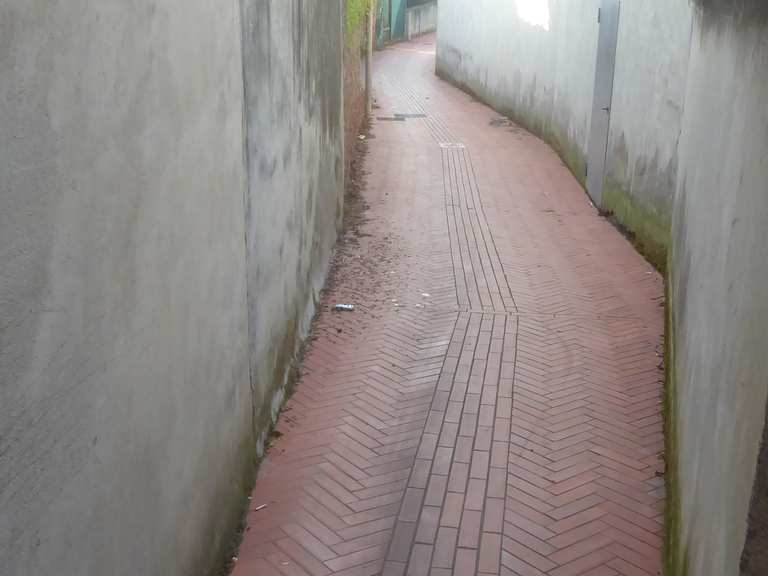 Strettoia tra le case - Cycle Routes and Map | Komoot