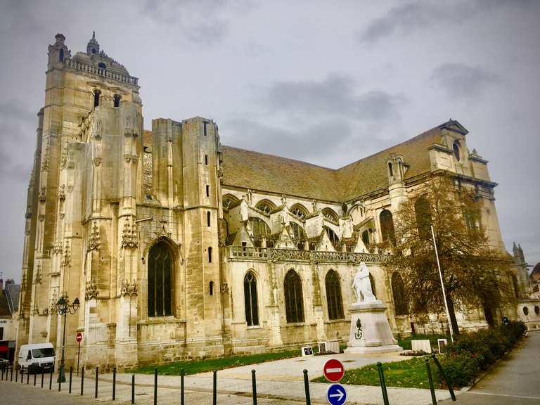 Église Catholique - St Pierre de Dreux: Rennradfahren und Rennradtouren ...