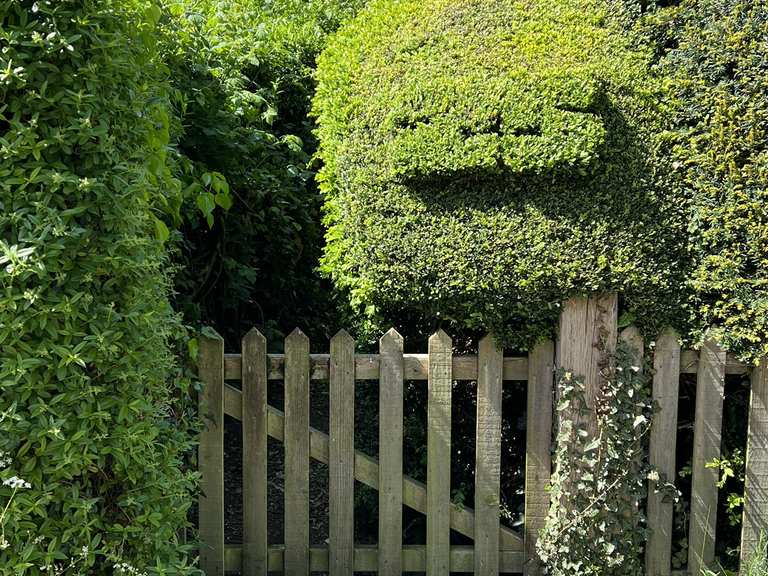 Castle Ashby rural shopping yard Routes for Walking and Hiking | Komoot