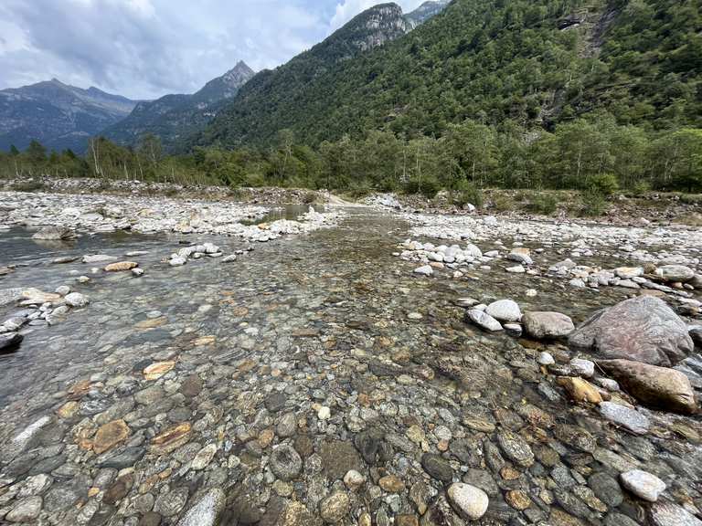 Furt durch den Fluss: Wanderungen und Rundwege | komoot