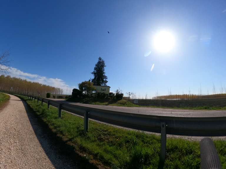 Chiesetta sul tratto di confluenza dell’Oglio in Po Road Cycle Routes ...