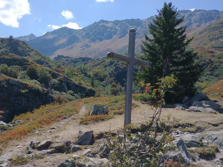 The Cross Near La Neuvache and Lac Vert – Hikes & How to Get There | Komoot