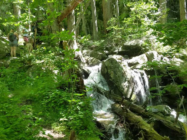 Little Devils Stairs Trail loop — Shenandoah National Park | Wanderung ...