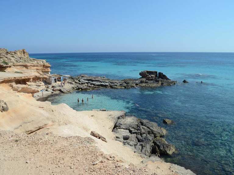 Miradores y calas de Formentera — circular desde Pilar de la Mola ...