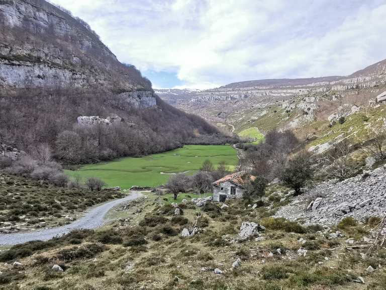 Nacimiento del río Asón y Alto de la Posadía – circular por el Parque ...