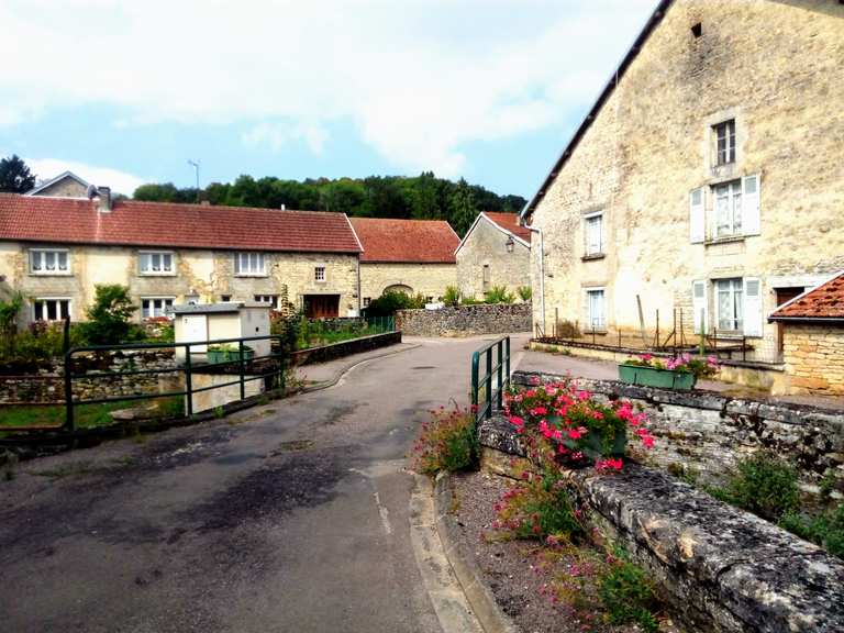 Noidant-les-Rocheux: Wanderungen und Rundwege | komoot