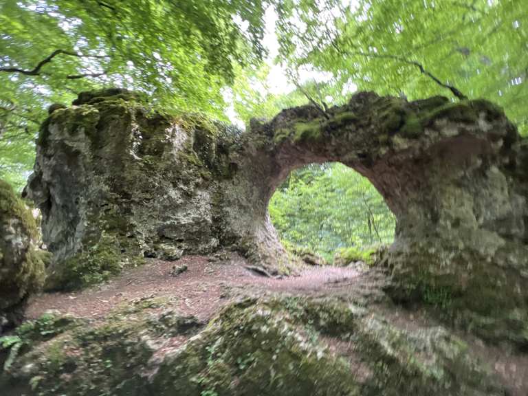 Laberinto de Arno y Lazkueta — circular por el ZEC Entzia | Wanderung ...
