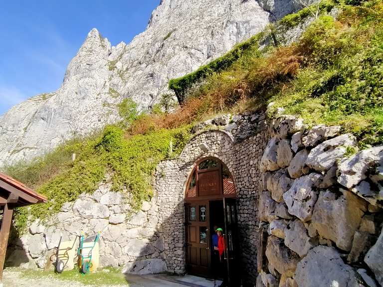 Funicular de Bulnes Routes for Walking and Hiking | Komoot