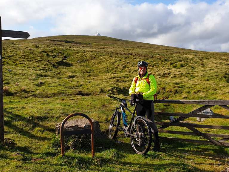 High Cup Nick, Dufton & Great Dun Fell loop from Forest in Teesdale ...