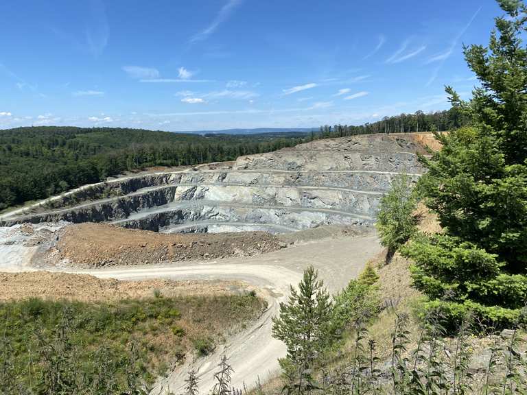 Steinbruch Diabas Aussichtsplattform " Guck in's Loch" : Radtouren und ...