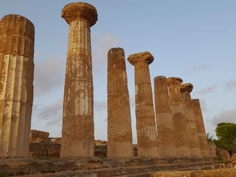 Denkmal Alexander Hardcastle: Wanderungen und Rundwege | komoot