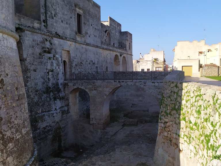 Castello Spinola-Caracciolo, Andrano : Radtouren und Radwege | komoot