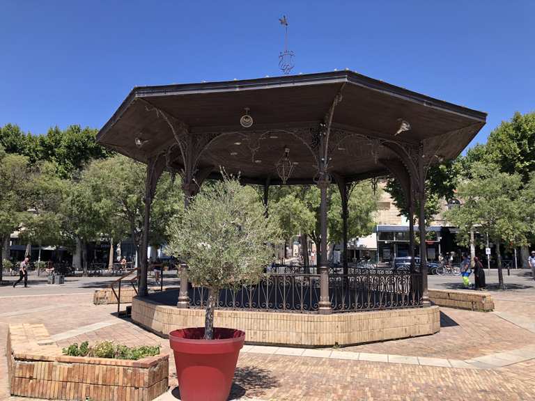 Office de Tourisme (Arles): Wanderungen und Rundwege | komoot