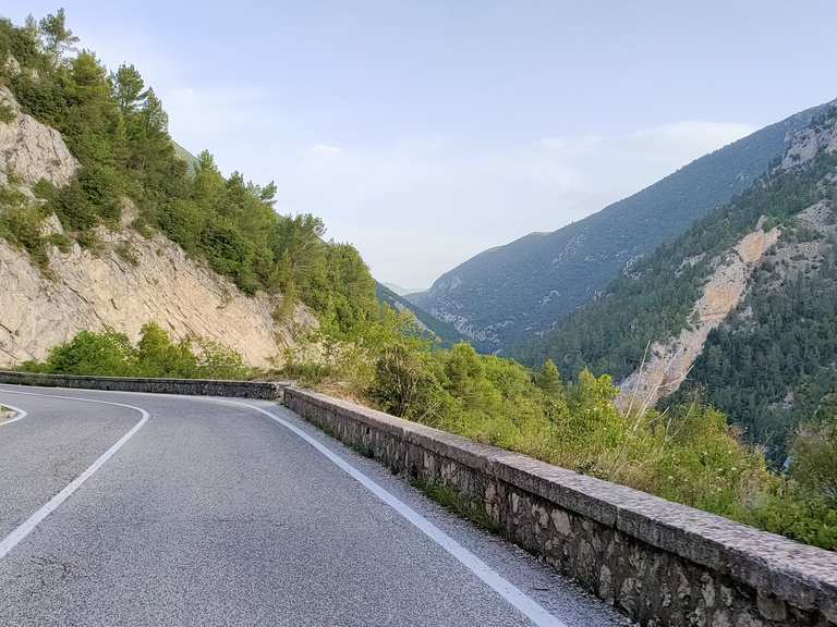 Monte Urano e gargantas de São Venâncio - rota circular a partir de Pescina - Parco Regionale ...