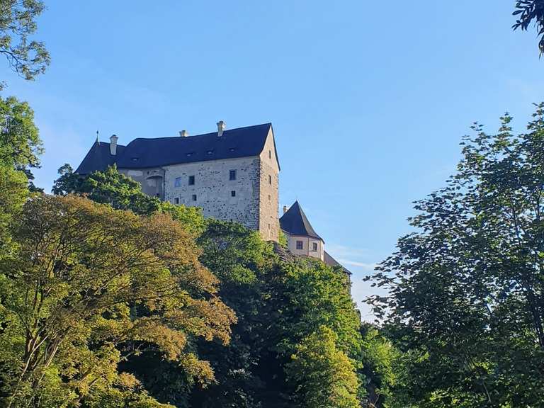 Loket - Elbogen – Blick auf die Burg Runde von Nádražní předměstí ...