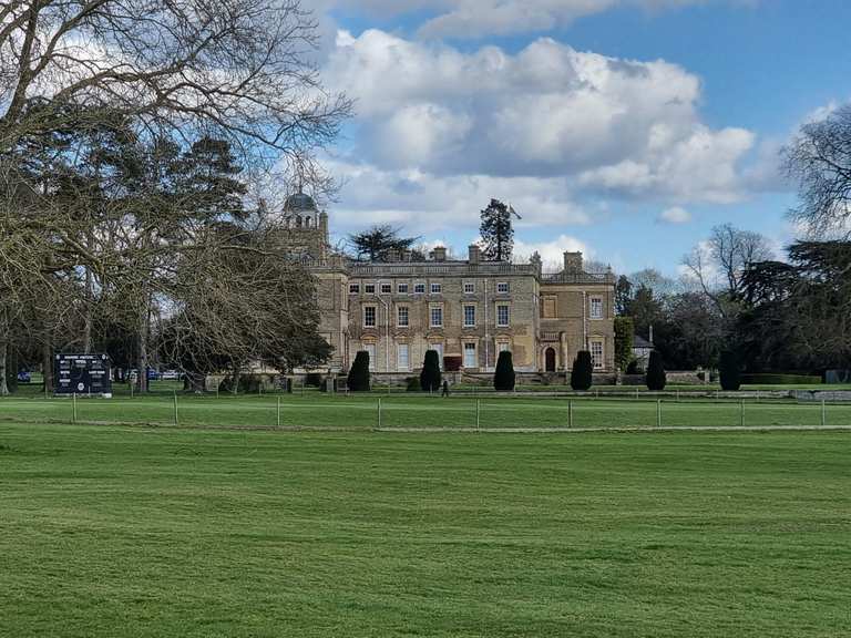Culford Hall: Wanderungen und Rundwege | komoot