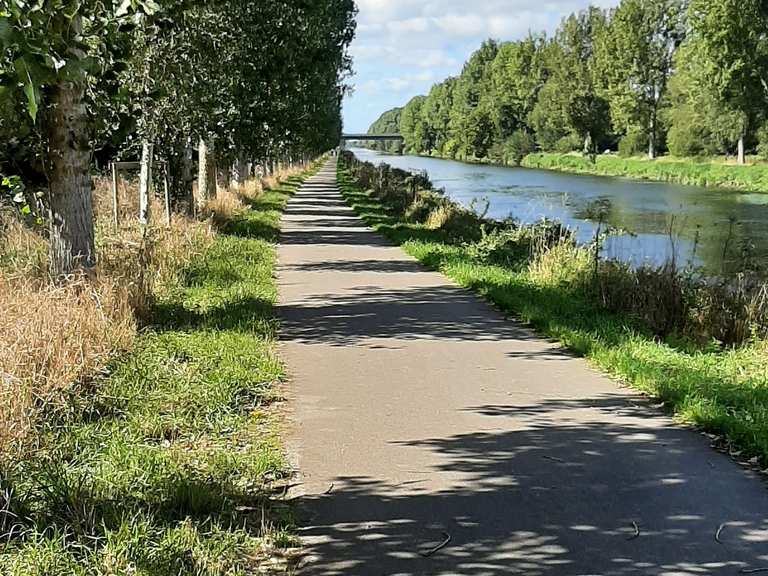 Along the canalised Somme — loop from Abbeville in the Baie de Somme ...