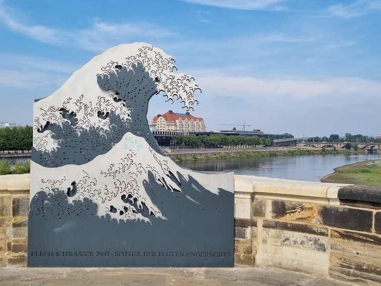 The Wave Sculpture (Die Woge) on Augustus Bridge: Wanderungen und Rundwege | komoot